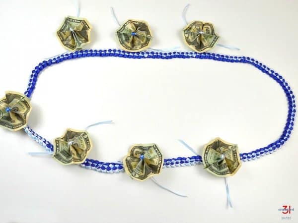 Money Lei Tutorial with Ribbon Lei - Organized 31