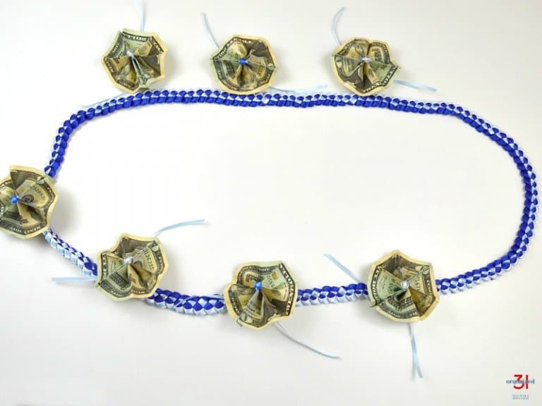 Money Lei Tutorial with Ribbon Lei - Organized 31